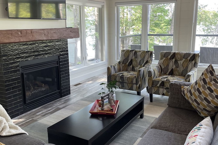 Muskoka Getaway On Peninsula Lake, Beautifully Decorated Cottage - Huntsville