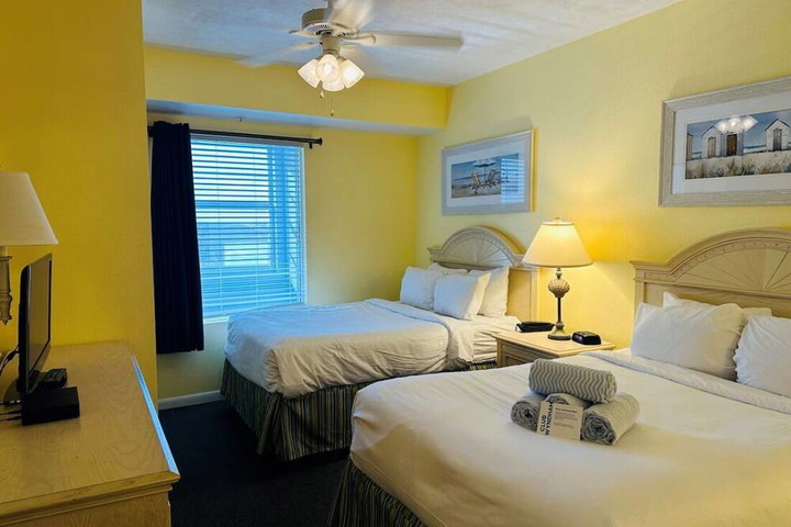 Cozy 2-bedroom Deluxe Suite In Beautiful Daytona Beach! - Daytona Beach, FL