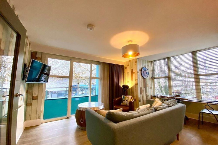 Elegant Apartment Inc. Parking - Poole