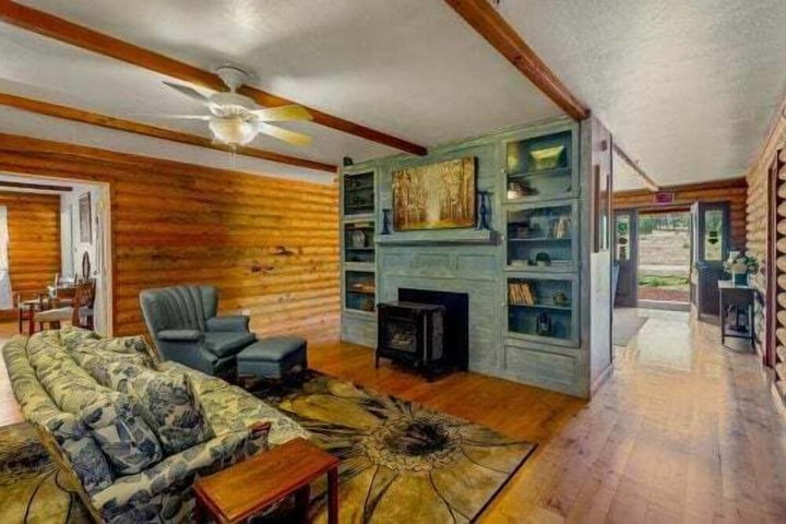 Quarter Horse Inn - Jasmine Room | Historic Inn | Fireplace | Walk To Downtown & Rail Station - Williams, AZ