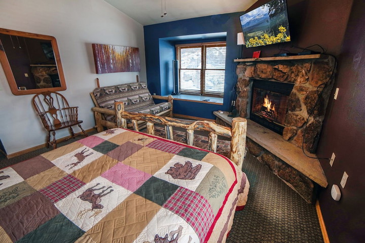 Enjoy Your Time In A Cozy Suite At A Great Rate! - Estes Park, CO