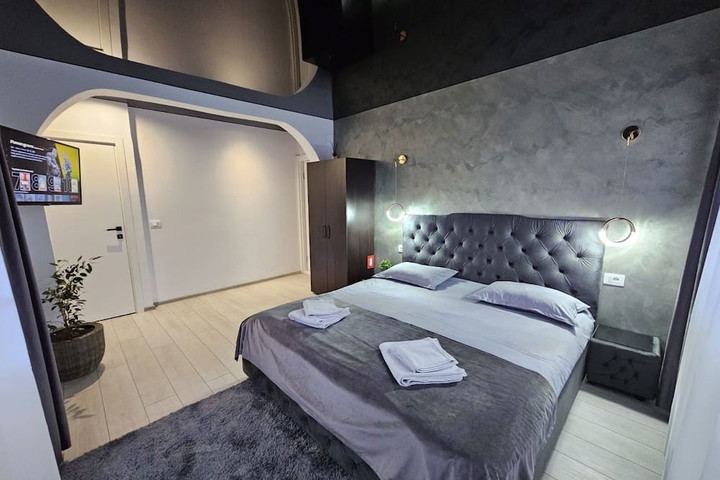 Cabana 15 Persoane 7 Camere  6 Băi  Living Pentru Petreceri  Terase Grătar - Valea Lupului