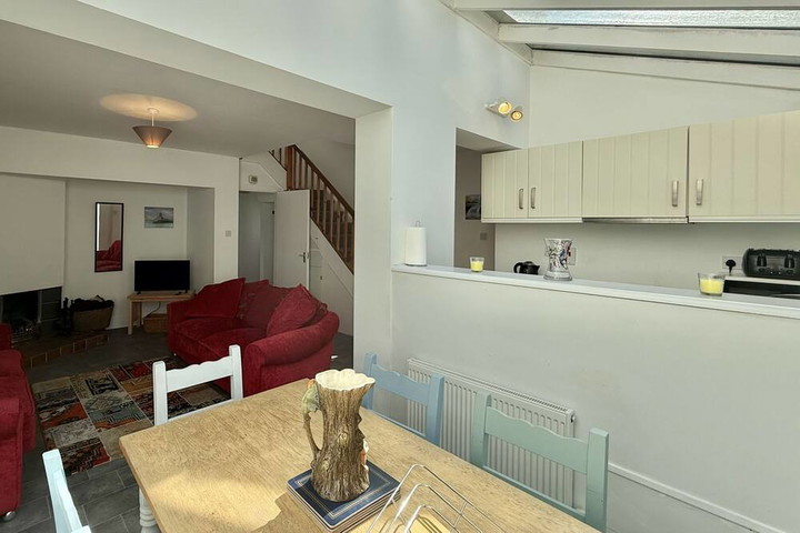 Cottage 504 - Clifden - Sleeps 5 Guests  In 3 Bedrooms - Galway