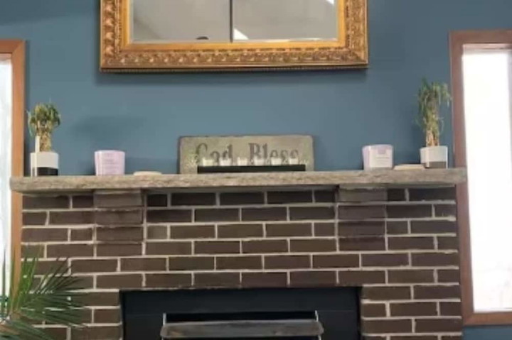The Cub House,gameroom,fireplace, Firepit, Largescreen Tv. - Mount Pocono, PA