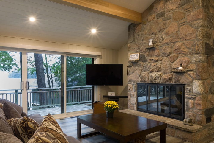 Famous Lake Rosseau Oct/fall Colours, Warm Fall El Nino Weather. Luxury Cottage - Ontario 60