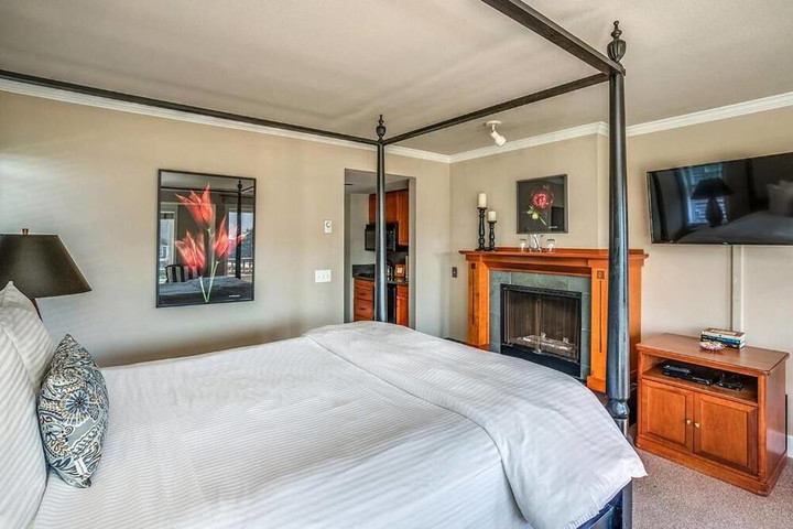 Cannon Beach Hotel - Premier Queen Room At Cannon Beach Hotel Collection! - Cannon Beach, OR
