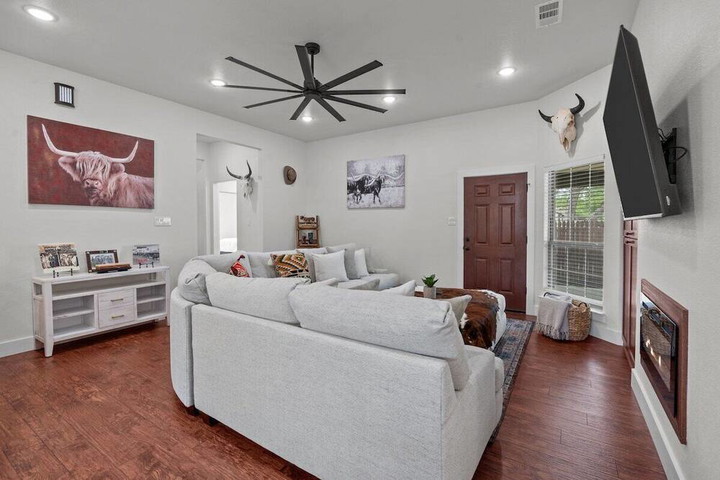 7 Min To Stockyards: Spacious, Cozy & Stylish Home - Fort Worth, TX
