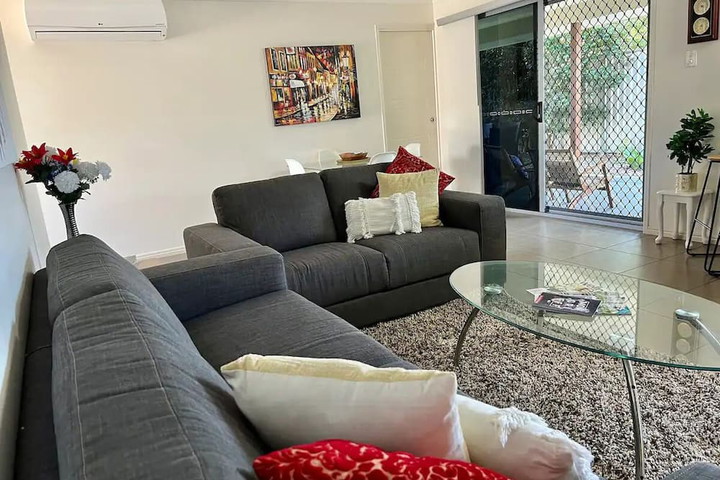 Home Away From Home! Modern, Comfortable, Central, Ac, Yard. - Bundaberg Central