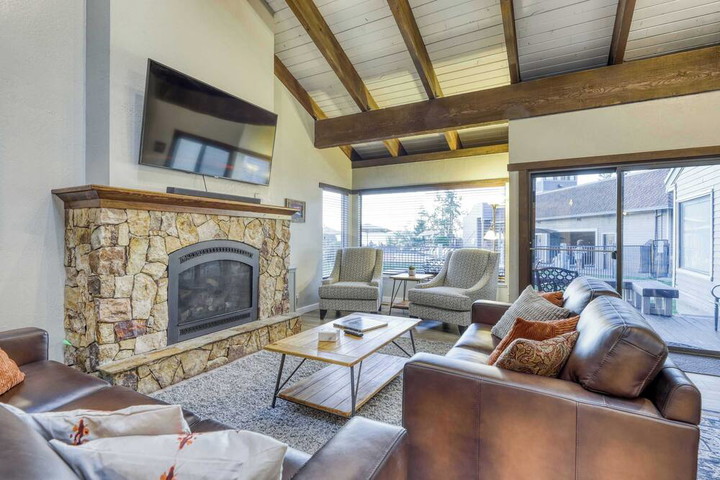 Amazing Lakefront Townhome W/lake & Pool Views, Gas Grill, Steps From Private Beach - Lake Tahoe