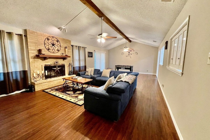 Single-story Furnished 3br Near Airport For Aviation, Medical & Business Teams - San Antonio, TX
