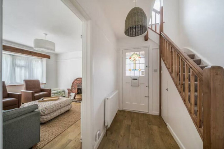 Cosy 3br Home With Private Garden & Driveway - New Milton