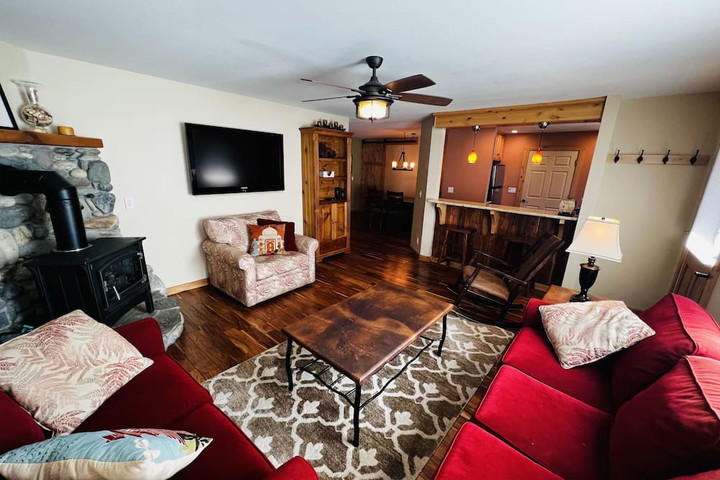 3 Br Family Friendly Updated Condo Near Ski Hill, Lake & Hiking. - Truckee, CA