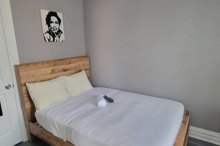 Pristine Apartment With Free Street Parking - Oak Park, IL