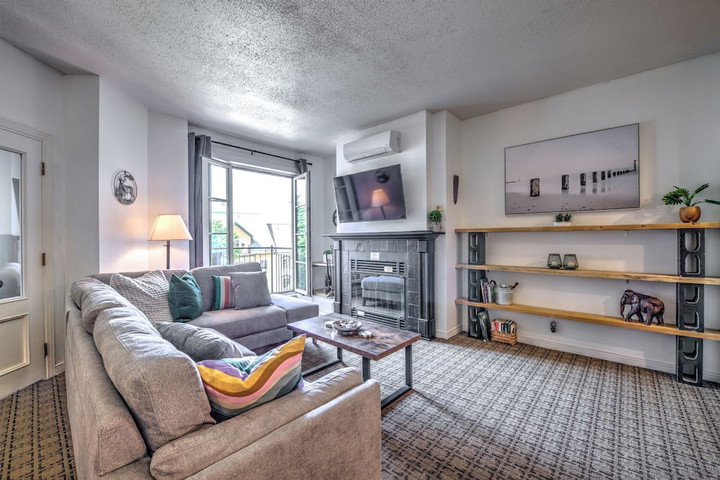 Ski-in/ Ski-out 2 Bedrooms Condo. Foot Of The Slopes And Heart Of The Village - Mont-Tremblant
