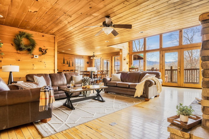 The Alpine Chalet-location, Views, Theatre Room, Hot Tub, Game Room! - Gatlinburg, TN