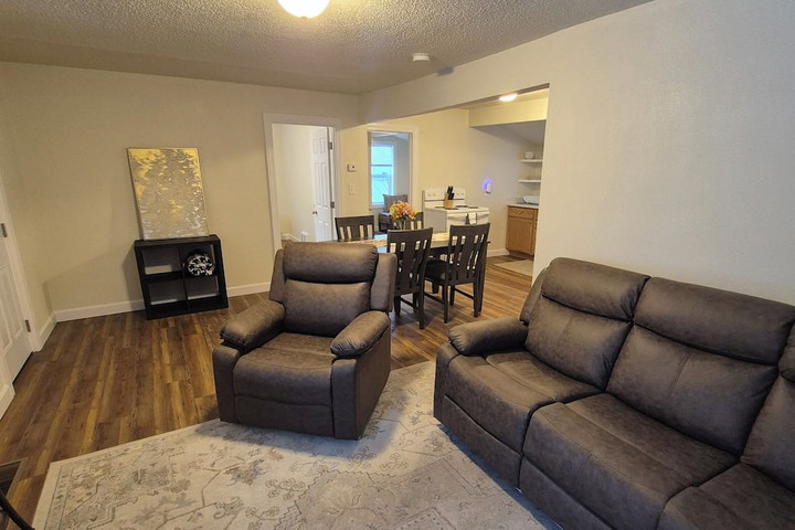 Cozy 2-bedroom House In Bismarck Close To Downtown - Bismarck, ND