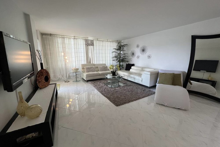 "Miami Beach Getaway: Oceanfront Luxury Resort" - Miami Beach, FL