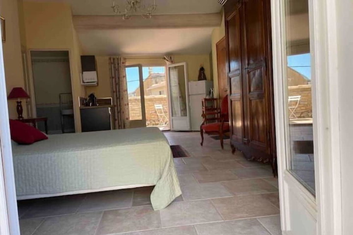 Gite 2 Personnes Avec Terrasse, Piscine Et Jardin, La Closerie De Besocia (3*) - Remoulins