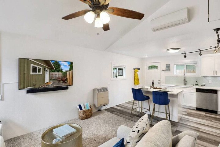 Private Retreat | King Bed | Work Stay Or Getaway - Birch Bay, WA