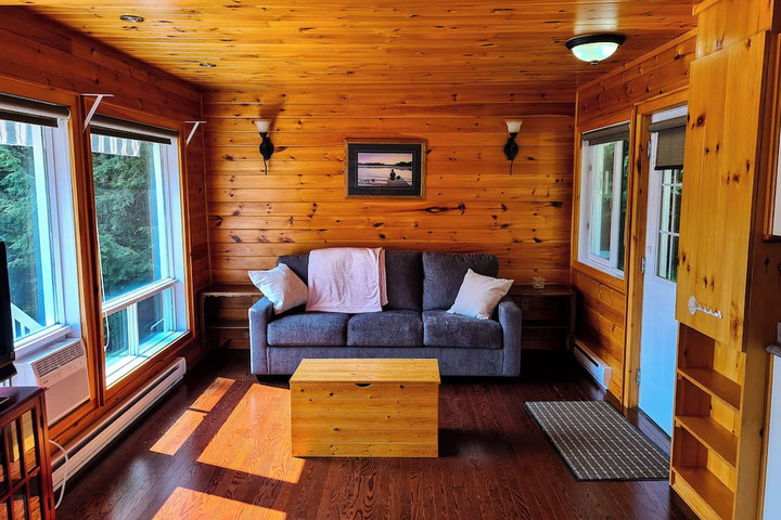 Charming Lake Vernon Waterfront Cottage With Private Sauna - Huntsville