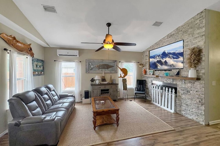 Three Bedroom In United States Of America, Pensacola - Pensacola, FL