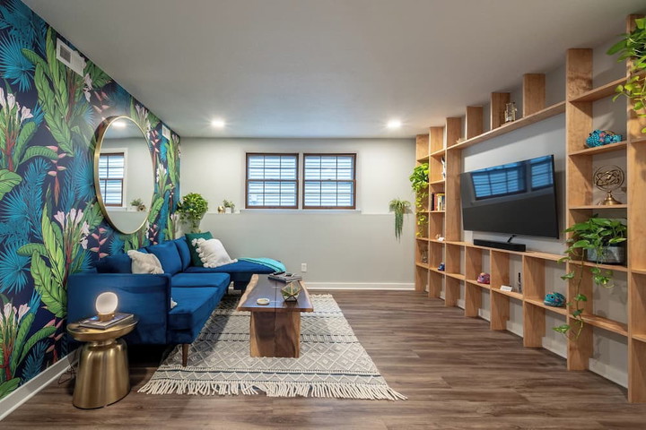 Stylish, Comfortable, And Just Minutes From Mass Street - Lawrence, KS