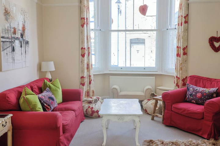 Apartment 1, Durham House, Pet Friendly, With A Garden In Beer - Beer