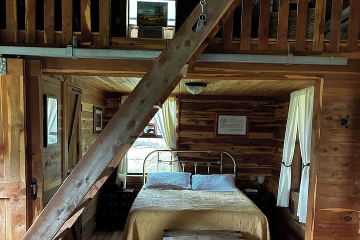 Secluded Cabin 20 Minutes From Colorado Bend State Park. Private Pool Included. - Texas
