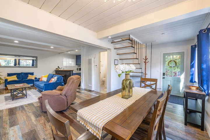Christmas Tree Hideaway | Modern 2br Pet-friendly - Running Springs, CA
