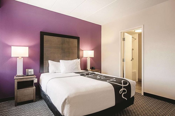 Queen Comfort Room, La Quinta Wyndham, Breakfast Included, Close To Downtown - Cape Elizabeth, ME