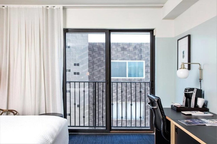 Balcony Room With City View | Free Breakfast | Beach Life In Venice Awaits! - Venice Beach