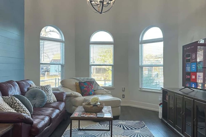 The Azure Charm  Amazing 3br 2ba Home 1 Mile To Fort Sam Houston & The Pearl - Alamo Heights, TX