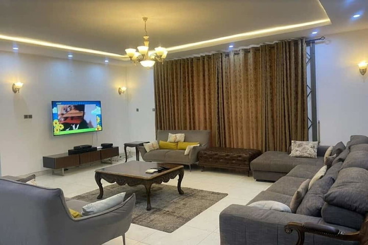 2 Bedroom Luxurious Villa @ Adolez & Suites - Accra