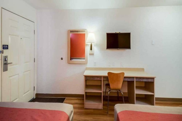 Sunny Queen Bed Room|pool|free Wifi - ベリンハム, WA