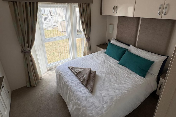 Lyons Robin Hood, Pet Friendly, With A Garden In Rhyl - Prestatyn