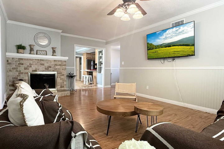 Marbella Lane - Charming 4br Bungalow For Relaxing Retreat - Placentia, CA
