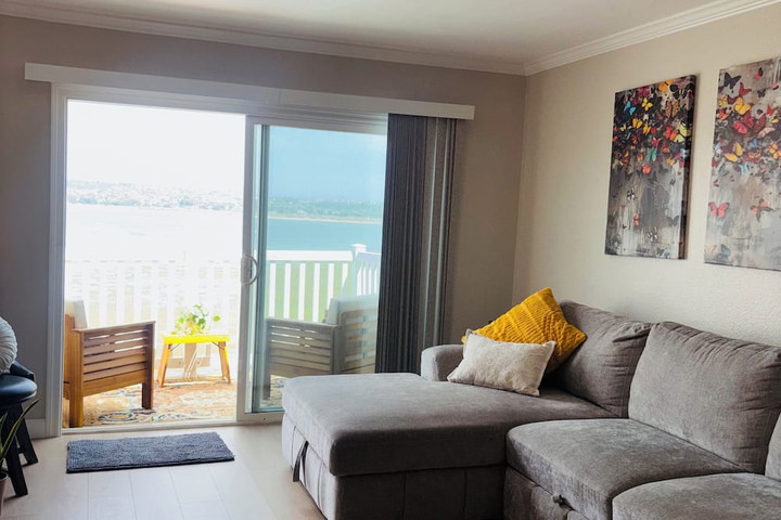 Penthouse Condo, Newly Remodeled.  Amazing Views. Pool, Hot Tub, Parking Spot. - California