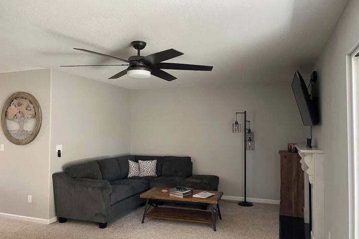 Modern Townhouse | Walk To Kaiser And Mall - Modesto, CA