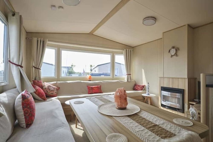 Lighthouse Retreat - A Stones Throw From West Mersea Beach - Mersea Island