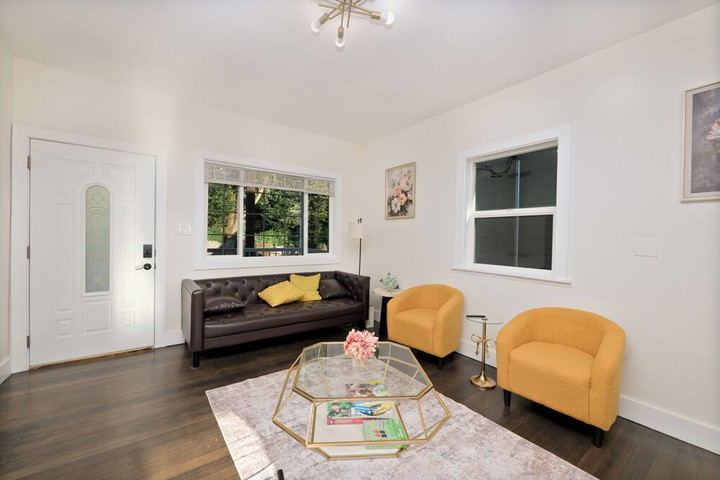Welcoming 3-bedroom House In Seattle Perfect For Your Getaway - Renton, WA