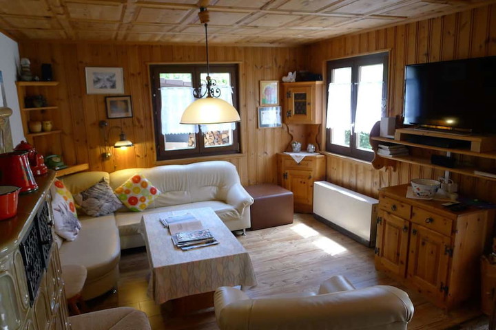 Schönes Alleinstehendes Ferienhaus Für 6 Leute Mit W-lan, Tv Und Innenhof - Riederalp