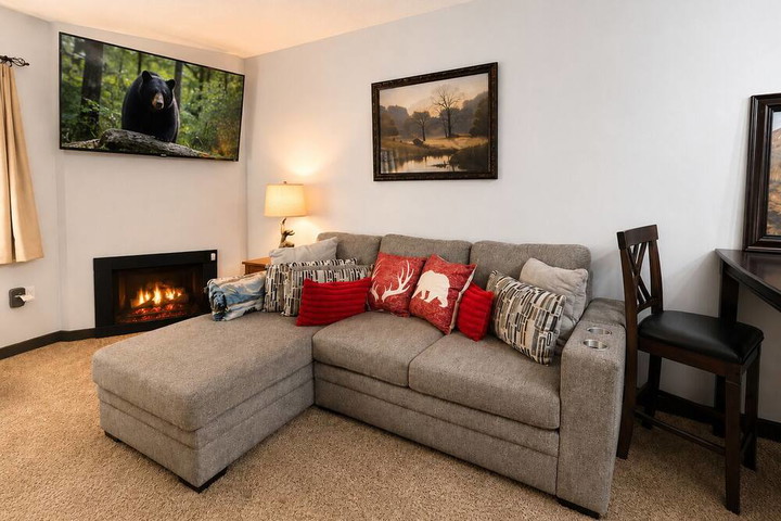 Heart Of Gatlinburg | Walk To Parkway | Pool, Hot Tub & Fireplace | Free Tkts - Gatlinburg, TN