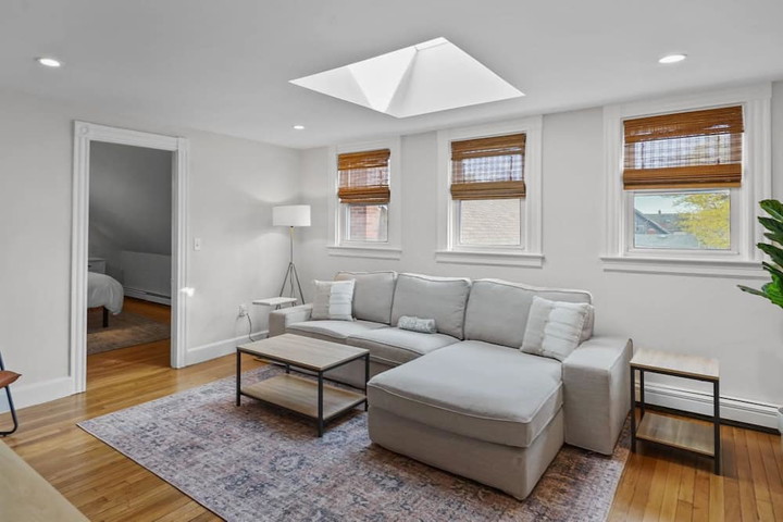 Renovated Water Haus  +8 Beds  Historic Waterfront - Barrington, RI