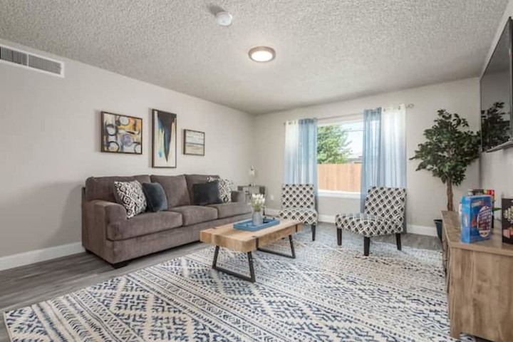 Fresno House | Pool | Fire Pit | Garage | 3/2:wow! - Clovis, CA