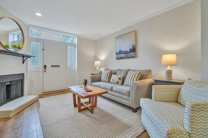 Bright And Chic Apartment Steps To Forsyth W/ Parking By Lucky Savannah - Savannah, GA
