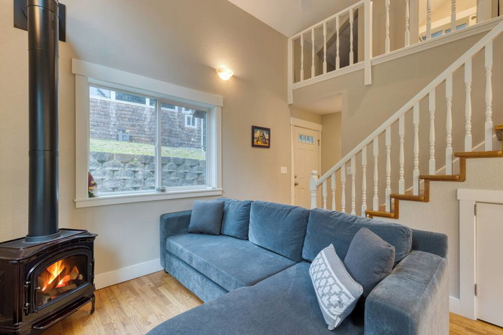 Cozy Cannon Beach Home Near Haystack Rock & Downtown | Steps From The Sea - Gearhart, OR