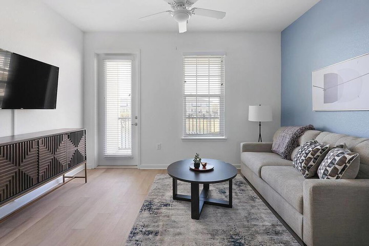 Landing | Modern 2bd, Clubhouse, Gym - Plant City, FL