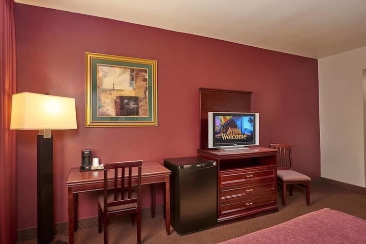 Walk To The Mob Museum From This Refined Room W/ On-site Dining & Entertainment - North Las Vegas, NV