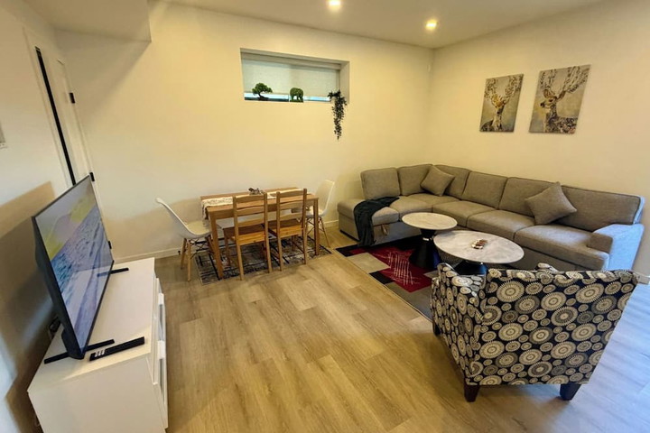 Happy Villasluxurious, Stylish, Spacious 2br Private Suite - Langley