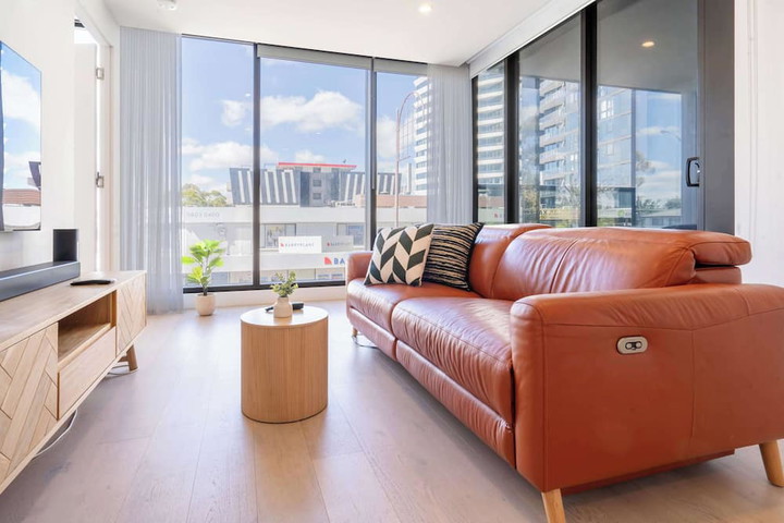 Modern Luxury 2b2b Sky Garden Smarttv - Mitcham